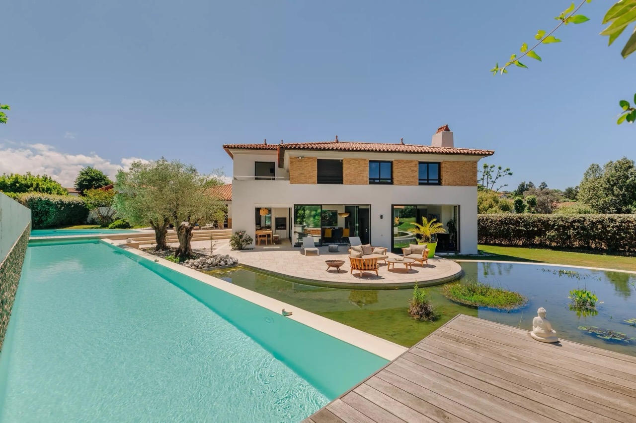 Large beautiful villa for rent with garden and swimming pool. Within ...